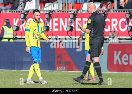 ALMERE, NETHERLANDS - FEBRUARY 28: Robin Maulun of SC Cambuur and ...