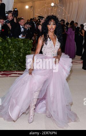 SZA walking on the red carpet at the 91st Academy Awards Oscars ...