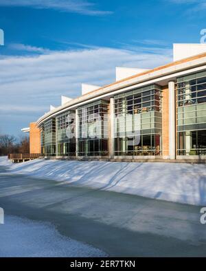 Orland Park Public Library at 14921 S Ravinia Ave in Orland Park ...