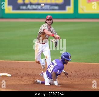 BATON ROUGE, LA - FEBRUARY 18: LSU Tigers Guard Jordan Sears (1) passes ...
