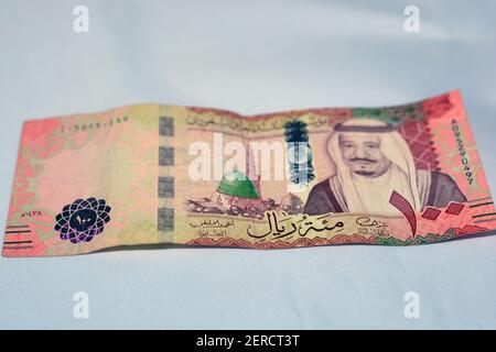 Saudi Arabia 100 riyal banknote, The Saudi riyal is the currency of ...