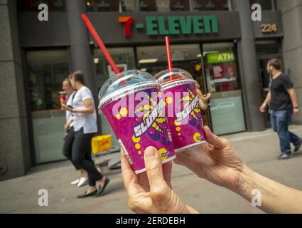 Ice cold slurpee machine Stock Photo - Alamy