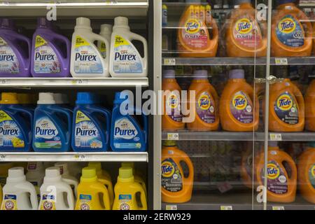 A display of Procter & Gamble's Tide detergent on supermarket shelves in New York Stock Photo ...