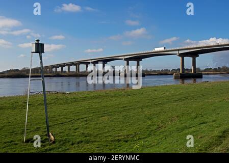 The bridge carrying the M62 motorway across the River Ouse, near Howden ...