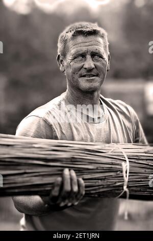 Gritty Black and white portraits of Devon thatchers, rural and ...