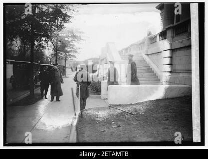 Pershing & Quekemeyer leaving Disarmament Conf., 11/12/21 Stock Photo ...