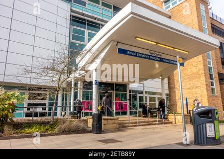 Main entrance to the Royal Berkshire Hospital in Reading, Berkshire ...