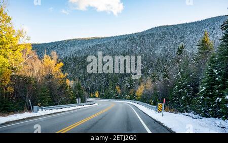 Tourists visit the snow-covered rocks at Baiyun Mountain Scenic Area in ...