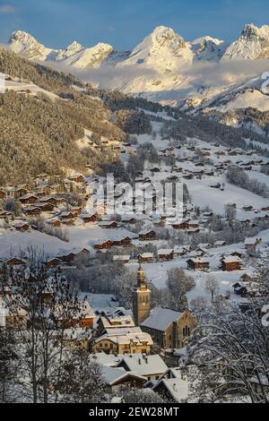 Sunset on The Grand-Bornand village and the Aravis mountain range Stock ...