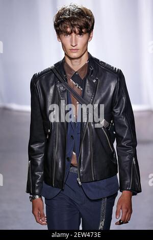 Frederik Ruegger on the catwalk Stock Photo - Alamy