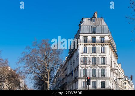 Zinc roof of traditional house, rue Saint Placide, Paris, France Stock ...