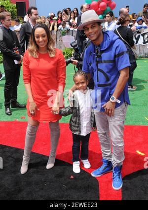 Tia Mowry and Cree Hardrict arriving to the Nickelodeon's Kids' Choice ...