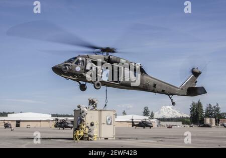 Soldiers assigned to A Company, 96th Aviation Support Battalion, 101st ...