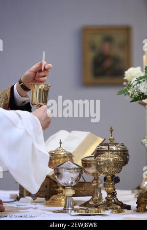 Host. Eucharistic Elevation Stock Photo - Alamy