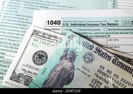 Stimulus economic tax return check and 1040 Form Stock Photo - Alamy