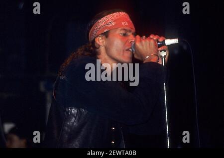 Ray Gillen from Badlands live at the Astoria. London, 11/29/1991 ...