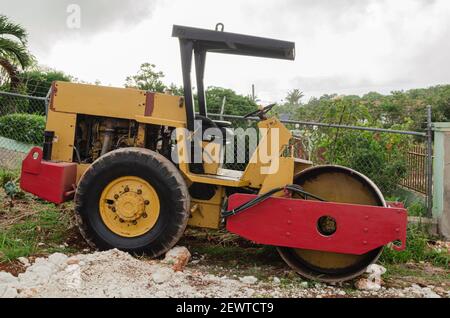 Yellow road roller side view isolated on white Stock Photo - Alamy