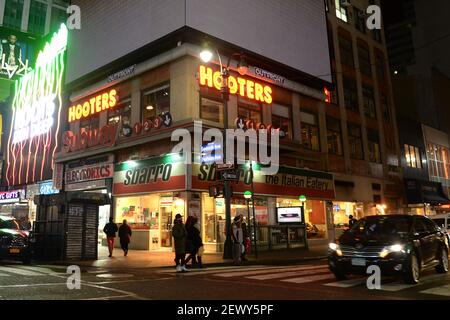 Outside view of the new Hooters on the corner of 33rd Street and 7th ...