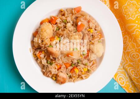 farm to table chicken stir fry with fresh vegetables Stock Photo - Alamy