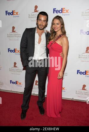 MIAMI, FLORIDA - MAY 16: Aaron Diaz and Lola Ponce are seen during the ...