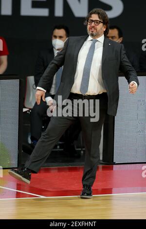 Head coach ANDREA TRINCHIERI of FC Bayern Munich with 33 FREDDIE ...