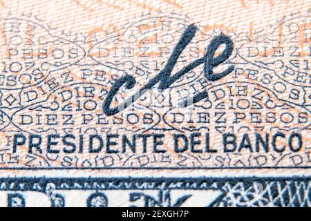 Che Guevara signature in a ten 'pesos' bill from 1960 when he was ...