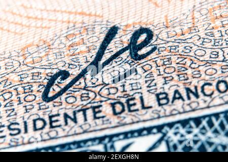 Che Guevara signature in a ten 'pesos' bill from 1960 when he was ...