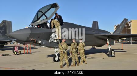 Air Force maintainers work on an F-35 Joint Strike Fighter (Lightning ...