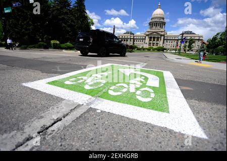 Bicycle lane LEFT TURN BOX with arrows indicating how to make the left ...