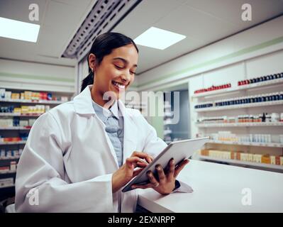 Female chemist working in medical lab Stock Photo - Alamy