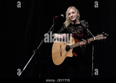 Beth Greene (Emily Kinney) - The Walking Dead - Season 4 Gallery ...