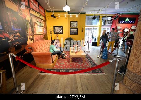 Friends Central Perk couch Stock Photo - Alamy