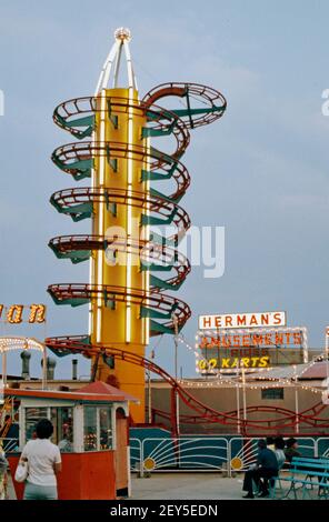 Rocket ride at the county fair Stock Photo - Alamy