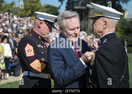 The 35th Commandant of the Marine Corps, Gen. James F. Amos, left ...