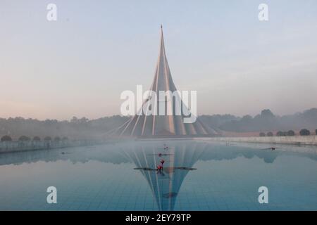 Jatiyo Sriti Shoudho (National Martyrs' Memorial), Savar Stock Photo ...