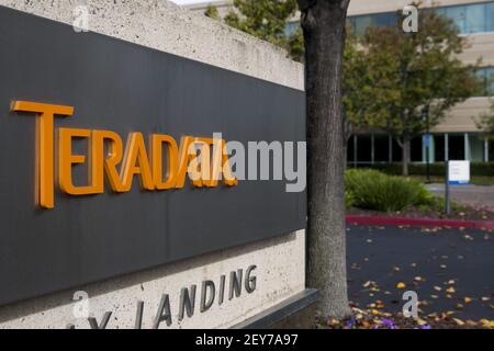 An office building occupied by Teradata Stock Photo - Alamy