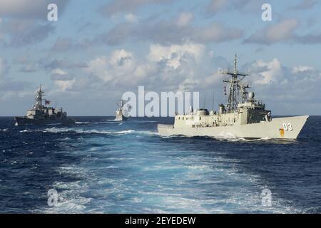 HMAS Sydney (V), a DDG guided missile destroyer, stationary in Sydney ...