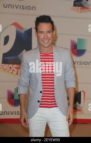 Roger Borges arrives at The 2013 Premios Juventud Awards at the Bank ...