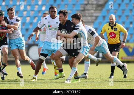 Renato Giammarioli (Zebre) comes up on Jamie Dobie during Zebre vs ...