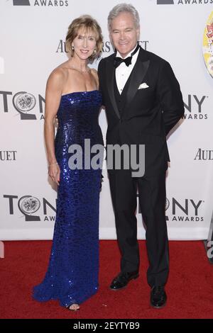 Scott Pelley and his wife, Jane Boone, arrive for the formal Artist's ...