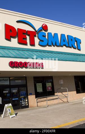 A Petsmart retail store in suburban Maryland Stock Photo - Alamy