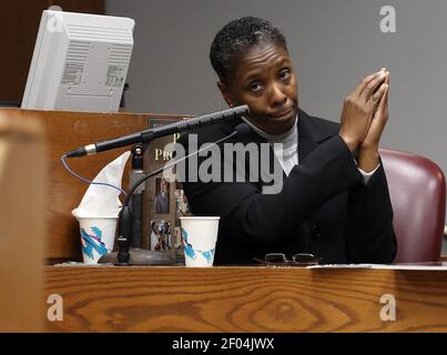 Pamela Graham demonstrates how Rilya Wilson's hands were bound during ...