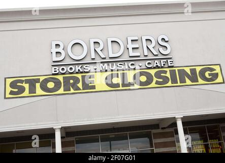 A Borders Books store in the process of being closed Stock Photo - Alamy