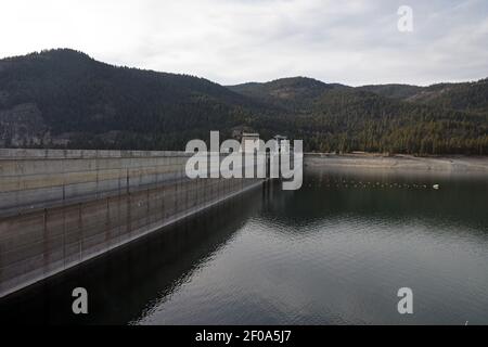 Lake Koocanusa, Libby Dam reservoir along Kootenai River, and Koocanusa ...