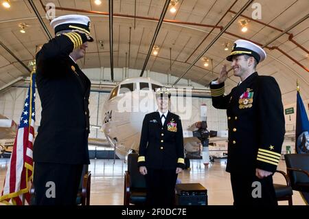 PMA-290 program office welcomes new commander 160330 Stock Photo - Alamy