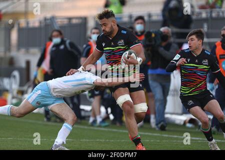Junior Leavasa (Zebre) carries the ball during Zebre vs Glasgow ...