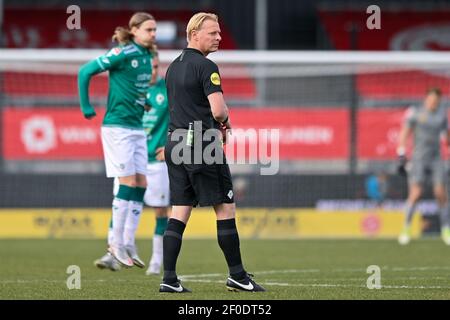 ALMERE, NETHERLANDS - MARCH 6: referee Kevin Blom during the Dutch ...