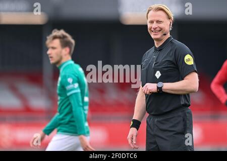 ALMERE, NETHERLANDS - MARCH 6: referee Kevin Blom during the Dutch ...