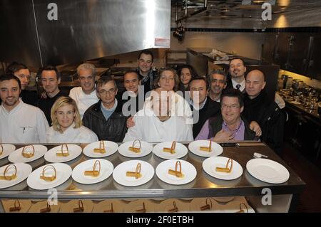 Le Bernardin chef Eric Ripert (2r) poses during 'The World's 50 Best ...