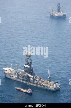Drilling rigs and ships at the Deepwater horizon accident site in the ...